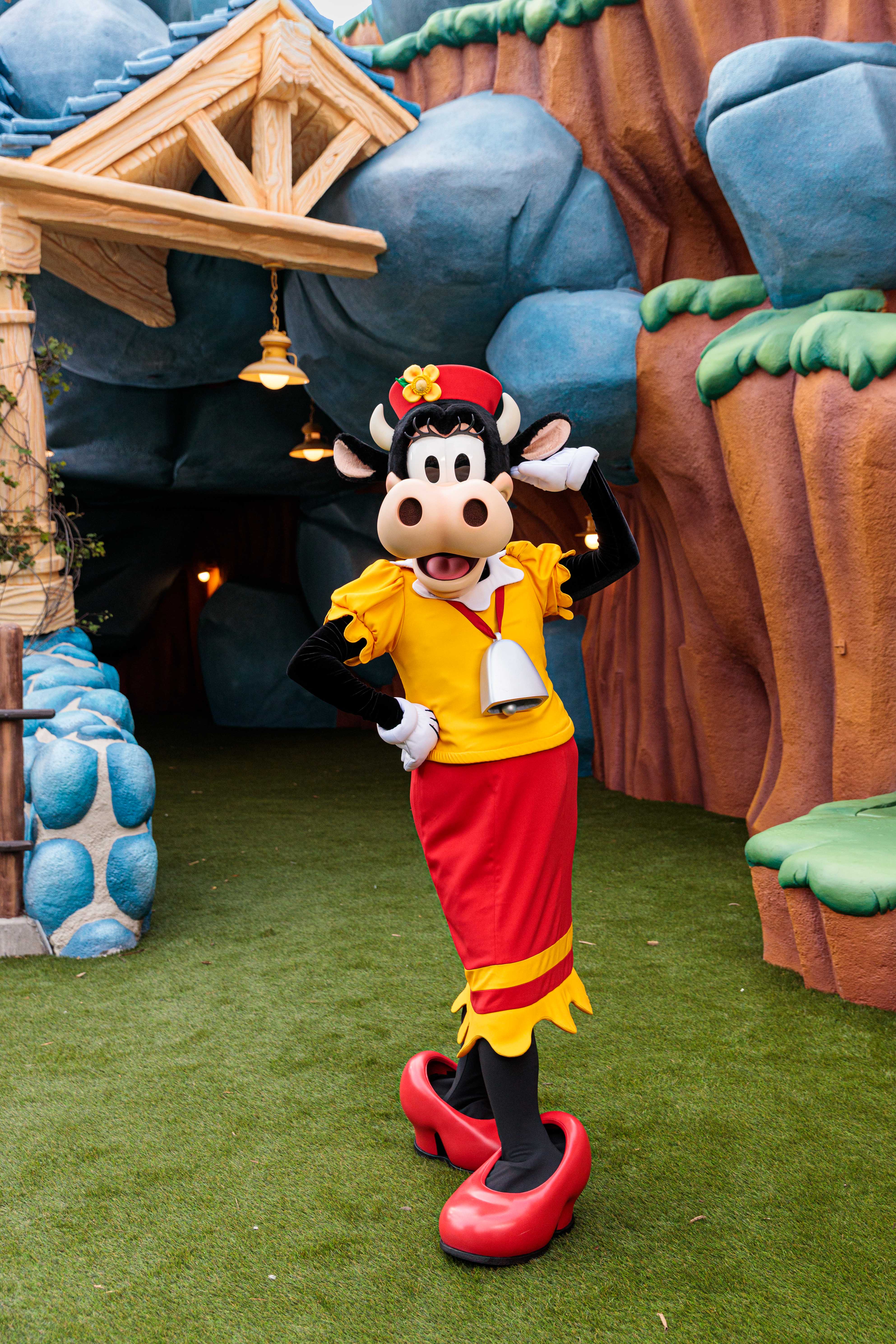 Clarabelle Returns to Mickey’s Toontown at Disneyland Park » ディズニーワールド ...